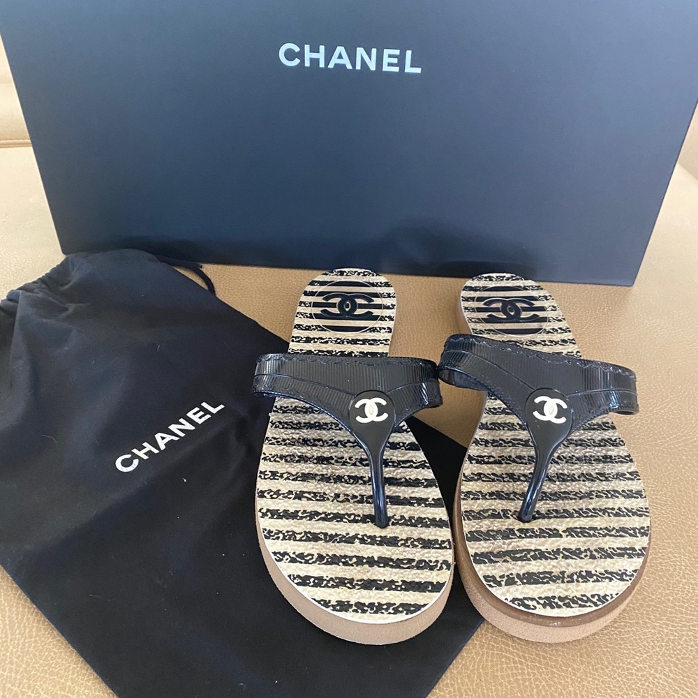 Chanel Thong Runner Logo Beach Slides - Gem